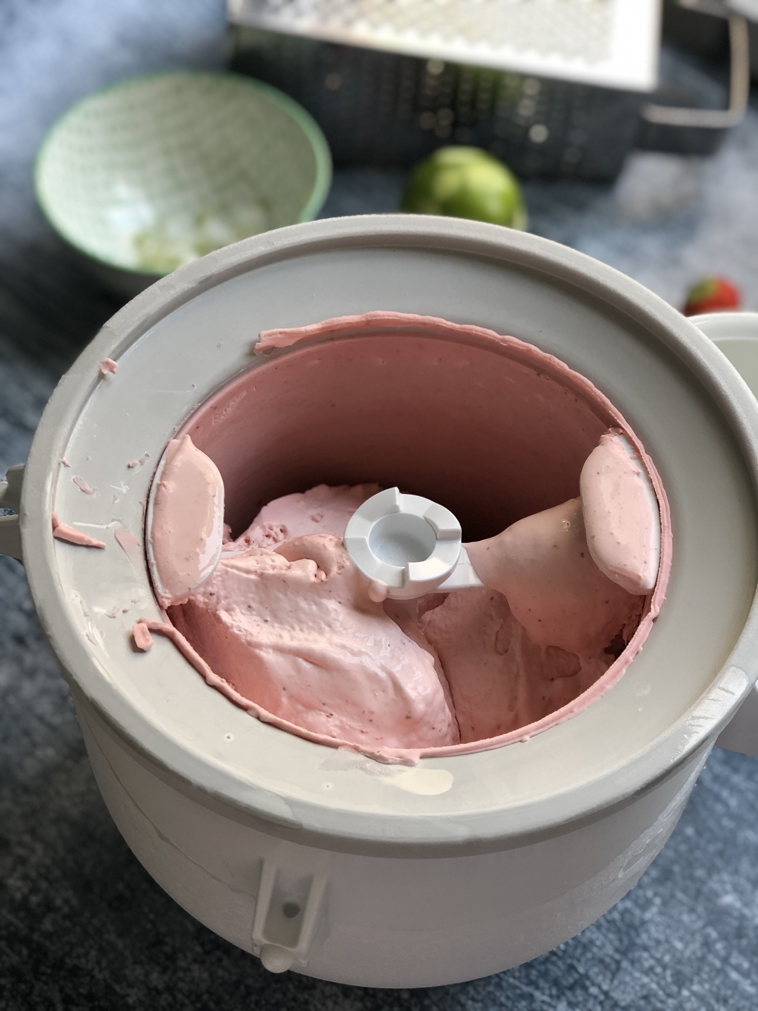 Aardbei limoen ijs - Must Be Yummie